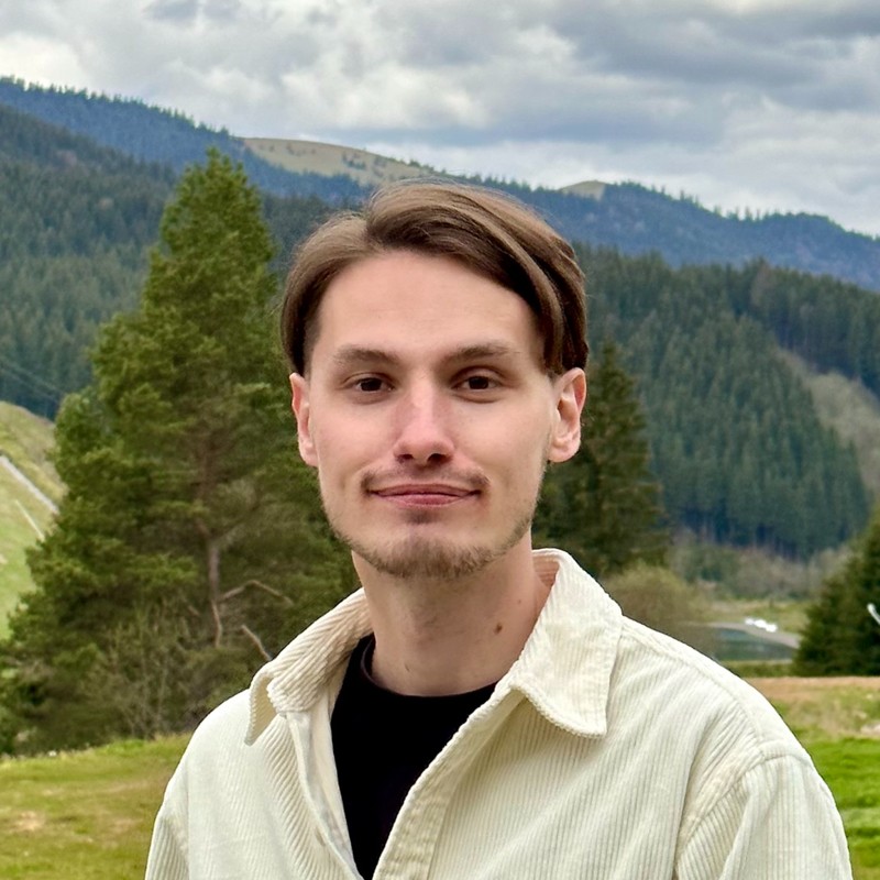 Meet the Cheeky, Down-to-Earth Team | Making Everyone an Expert